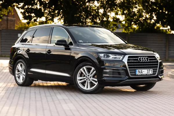 Black Audi Q7 2016 in Jelgava, with an engine capacity of 3.00 L and mileage of 220 thousand km for 24300 €, photo 3 on AUTOMOTO.COM.LV