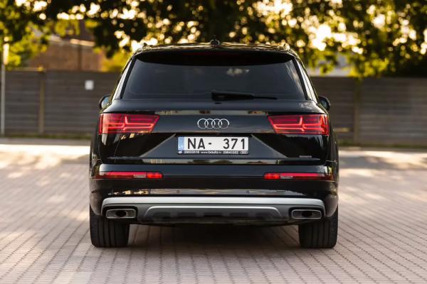 Black Audi Q7 2016 in Jelgava, with an engine capacity of 3.00 L and mileage of 220 thousand km for 24300 €, photo 5 on AUTOMOTO.COM.LV