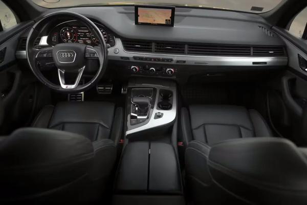 Black Audi Q7 2016 in Jelgava, with an engine capacity of 3.00 L and mileage of 220 thousand km for 24300 €, photo 7 on AUTOMOTO.COM.LV