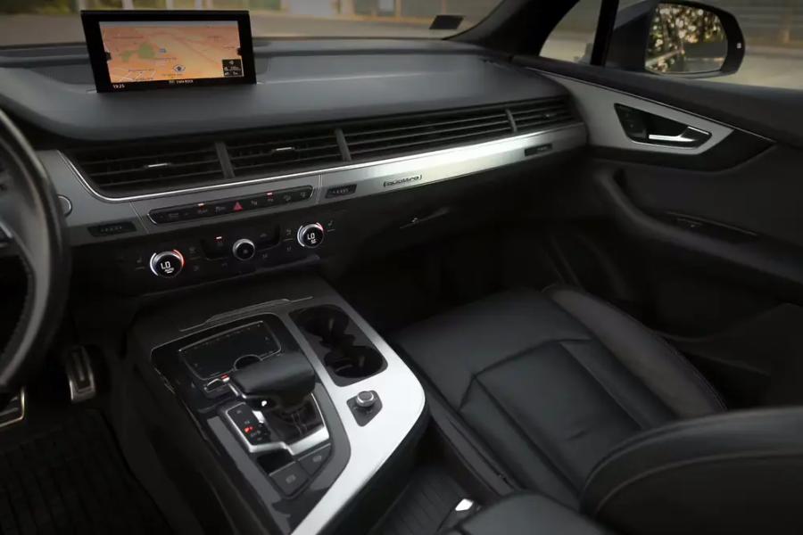Melns Audi Q7 2016 Jelgava, ar dzinēja tilpumu 3.00 L un nobraukumu 220 tūkst. km par 24300 €, foto 9 vietnē AUTOMOTO.COM.LV