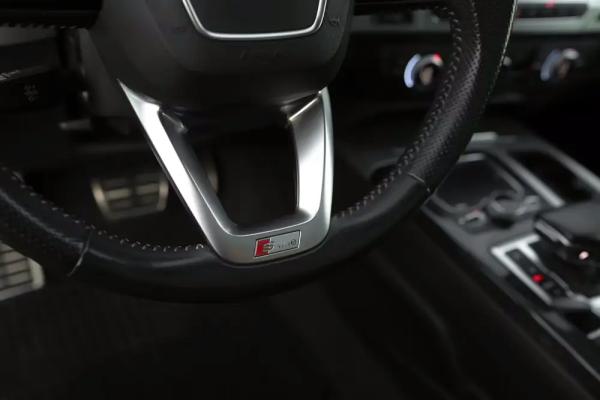 Black Audi Q7 2016 in Jelgava, with an engine capacity of 3.00 L and mileage of 220 thousand km for 24300 €, photo 9 on AUTOMOTO.COM.LV
