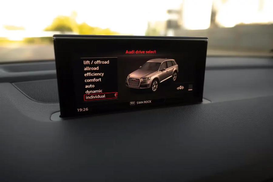 Melns Audi Q7 2016 Jelgava, ar dzinēja tilpumu 3.00 L un nobraukumu 220 tūkst. km par 24300 €, foto 18 vietnē AUTOMOTO.COM.LV
