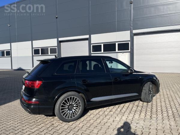 Black Audi Q7 2016 in Balvi, with an engine capacity of 3.00 L and mileage of 300 thousand km for 23000 €, photo 5 on AUTOMOTO.COM.LV