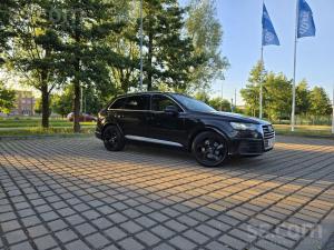 Black Audi Q7 2016 in Liepaja, with an engine capacity of 3.00 L and mileage of 450 thousand km for 17300 €, photo 3 on AUTOMOTO.COM.LV