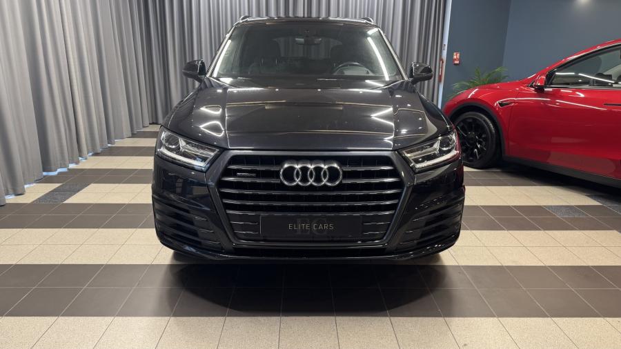 Black Audi Q7 2016 in Riga, with an engine capacity of 3.00 L and mileage of 232 thousand km for 28200 €, photo 1 on AUTOMOTO.COM.LV
