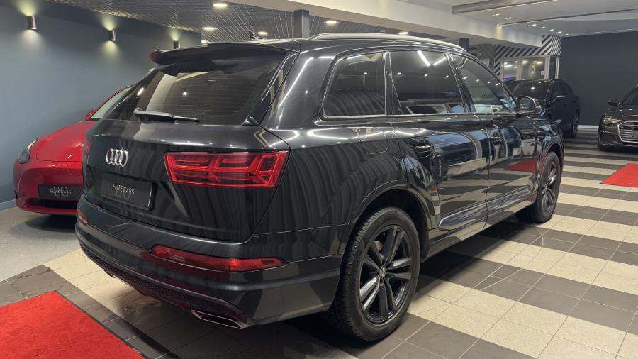 Black Audi Q7 2016 in Riga, with an engine capacity of 3.00 L and mileage of 232 thousand km for 28200 €, photo 5 on AUTOMOTO.COM.LV