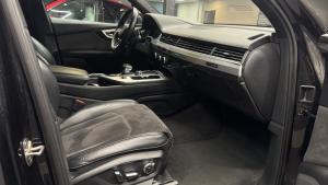 Black Audi Q7 2016 in Riga, with an engine capacity of 3.00 L and mileage of 232 thousand km for 28200 €, photo 8 on AUTOMOTO.COM.LV