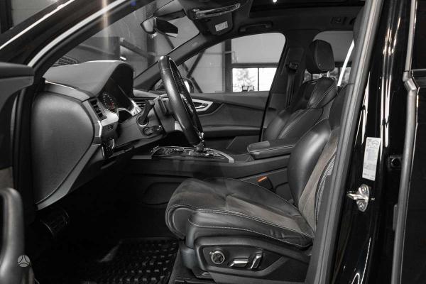 Black Audi Q7 2016 in Riga, with an engine capacity of 2.97 L and mileage of 238 thousand km for 25000 €, photo 9 on AUTOMOTO.COM.LV