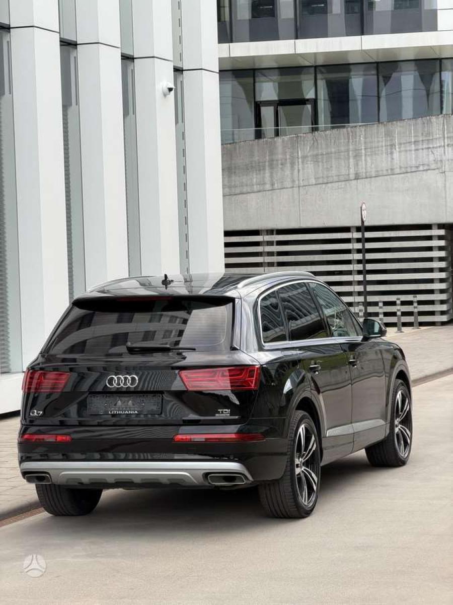 Black Audi Q7 2016 in Vilnius, with an engine capacity of 3.00 L and mileage of 325 thousand km for 18650 €, photo 9 on AUTOMOTO.COM.LV