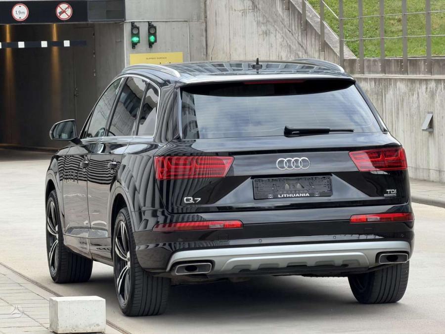 Black Audi Q7 2016 in Vilnius, with an engine capacity of 3.00 L and mileage of 325 thousand km for 18650 €, photo 20 on AUTOMOTO.COM.LV
