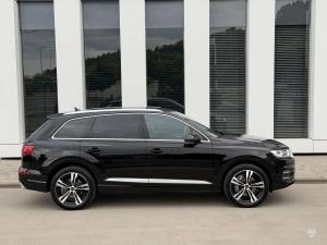 Black Audi Q7 2016 in Vilnius, with an engine capacity of 3.00 L and mileage of 325 thousand km for 18290 €, photo 4 on AUTOMOTO.COM.LV