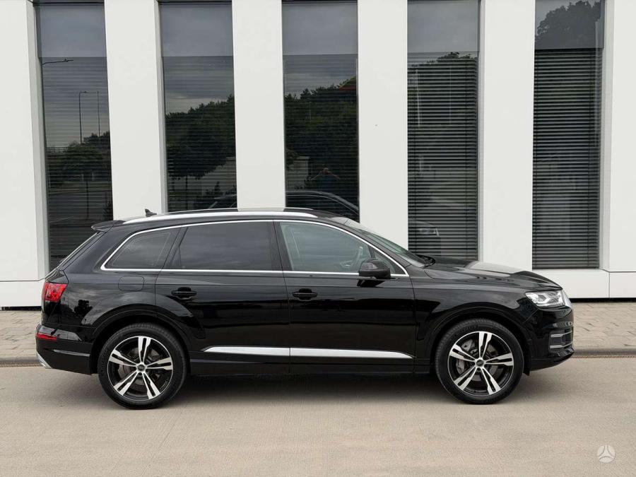 Black Audi Q7 2016 in Vilnius, with an engine capacity of 3.00 L and mileage of 325 thousand km for 18290 €, photo 4 on AUTOMOTO.COM.LV