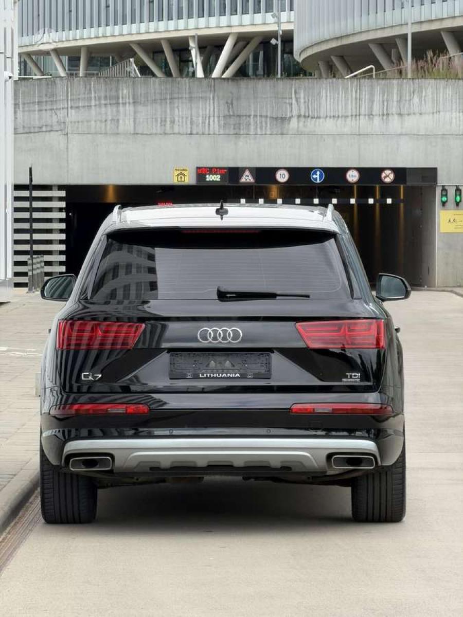 Black Audi Q7 2016 in Vilnius, with an engine capacity of 3.00 L and mileage of 325 thousand km for 18290 €, photo 9 on AUTOMOTO.COM.LV