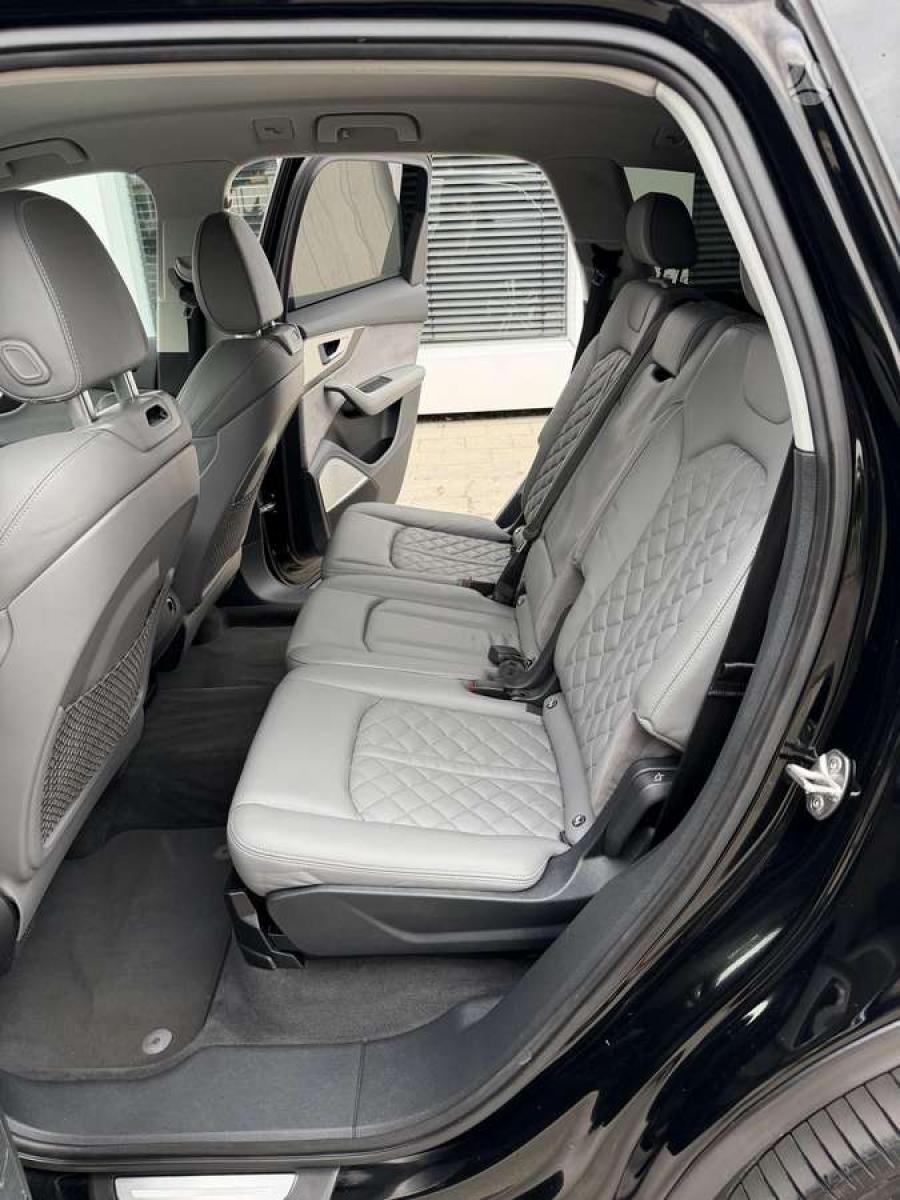 Black Audi Q7 2016 in Vilnius, with an engine capacity of 3.00 L and mileage of 325 thousand km for 18290 €, photo 23 on AUTOMOTO.COM.LV