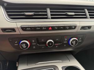 Black Audi Q7 2016 in Vilnius, with an engine capacity of 3.00 L and mileage of 325 thousand km for 18290 €, photo 28 on AUTOMOTO.COM.LV