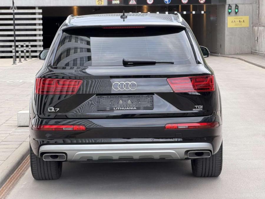Black Audi Q7 2016 in Vilnius, with an engine capacity of 3.00 L and mileage of 325 thousand km for 18290 €, photo 33 on AUTOMOTO.COM.LV