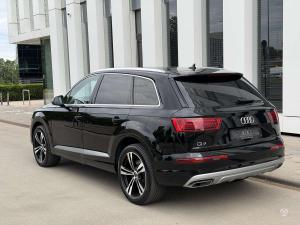 Black Audi Q7 2016 in Vilnius, with an engine capacity of 3.00 L and mileage of 325 thousand km for 18500 €, photo 14 on AUTOMOTO.COM.LV