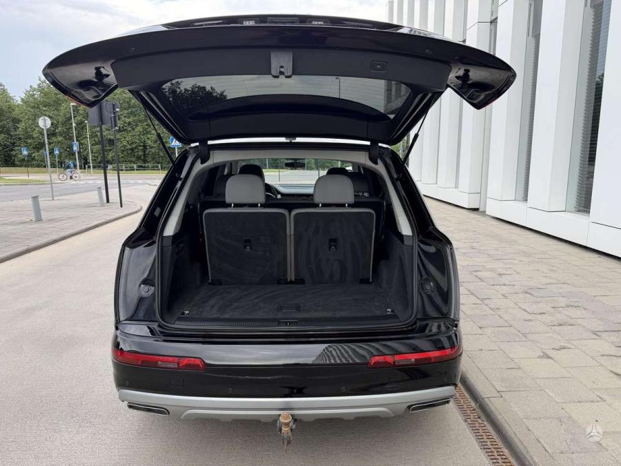 Black Audi Q7 2016 in Vilnius, with an engine capacity of 3.00 L and mileage of 325 thousand km for 18500 €, photo 29 on AUTOMOTO.COM.LV