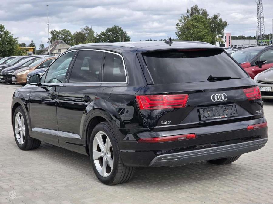 Black Audi Q7 2016 in Taurage, with an engine capacity of 3.00 L and mileage of 270 thousand km for 22220 €, photo 5 on AUTOMOTO.COM.LV