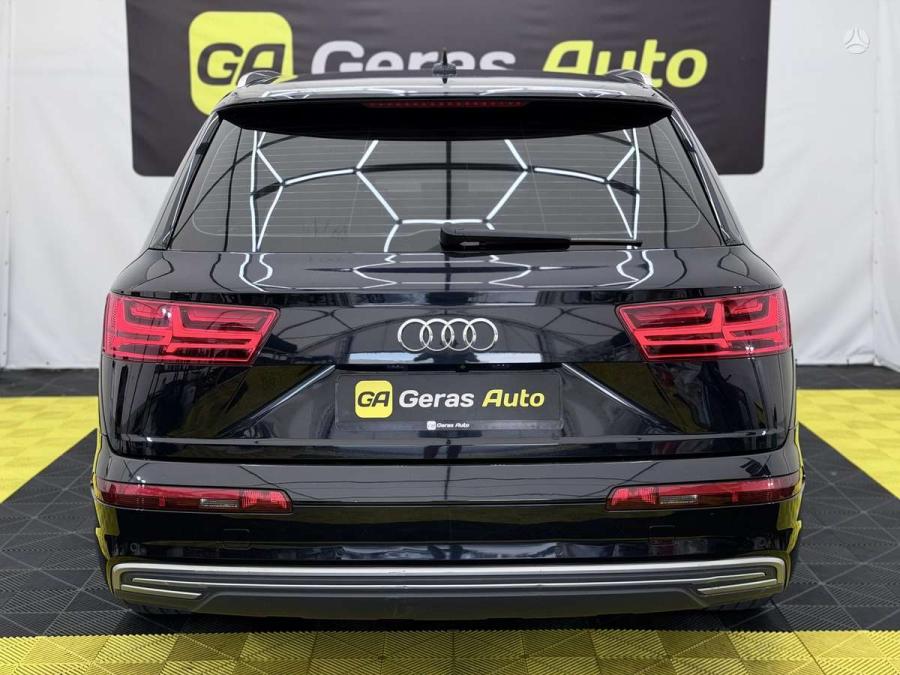 Black Audi Q7 2016 in Vilnius, with an engine capacity of 3.00 L and mileage of 302 thousand km for 18950 €, photo 6 on AUTOMOTO.COM.LV