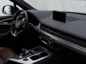 Black Audi Q7 2016 in Vilnius, with an engine capacity of 3.00 L and mileage of 302 thousand km for 18950 €, photo 17 on AUTOMOTO.COM.LV