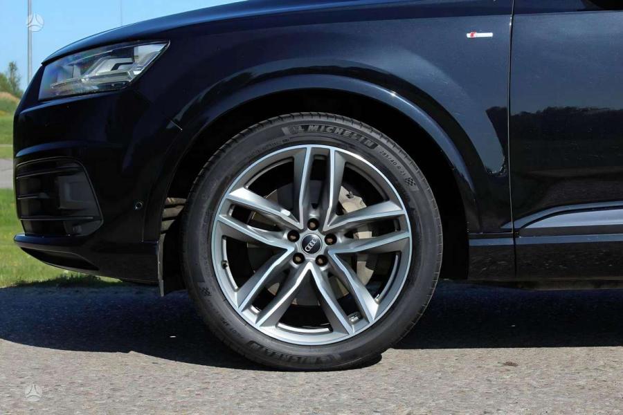 Melns Audi Q7 2016 Viļņa, ar dzinēja tilpumu 2.97 L un nobraukumu 253 tūkst. km par 24000 €, foto 5 vietnē AUTOMOTO.COM.LV