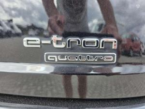 Black Audi Q7 2016 in Taurage, with an engine capacity of 3.00 L and mileage of 269 thousand km for 19500 €, photo 10 on AUTOMOTO.COM.LV