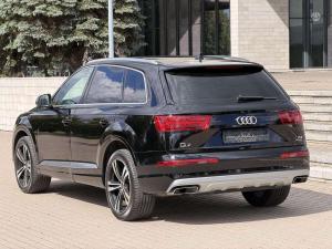 Black Audi Q7 2016 in Vilnius, with an engine capacity of 3.00 L and mileage of 326 thousand km for 17450 €, photo 8 on AUTOMOTO.COM.LV