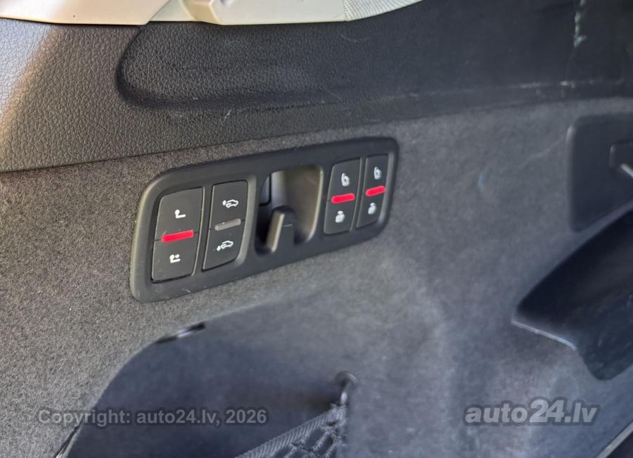 Black Audi Q7 2016 in Tallinn, with an engine capacity of 3.00 L and mileage of 166 thousand km for 29900 €, photo 15 on AUTOMOTO.COM.LV