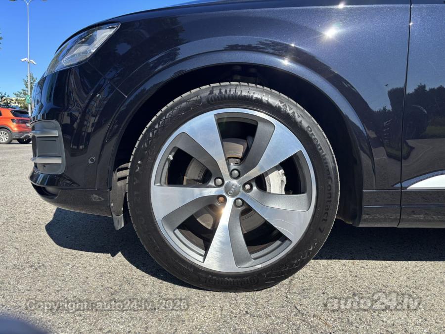 Black Audi Q7 2016 in Tallinn, with an engine capacity of 3.00 L and mileage of 166 thousand km for 29900 €, photo 16 on AUTOMOTO.COM.LV