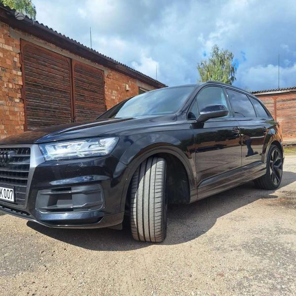 Audi Q7 2016 Molėtai vietnē Melns Audi Q7 2016 Molėtai, ar dzinēja tilpumu 2.97 L un nobraukumu 277 tūkst. km par 26000 €, foto 3 vietnē AUTOMOTO.COM.LV