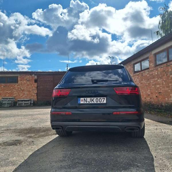 Audi Q7 2016 Molėtai vietnē Melns Audi Q7 2016 Molėtai, ar dzinēja tilpumu 2.97 L un nobraukumu 277 tūkst. km par 26000 €, foto 8 vietnē AUTOMOTO.COM.LV