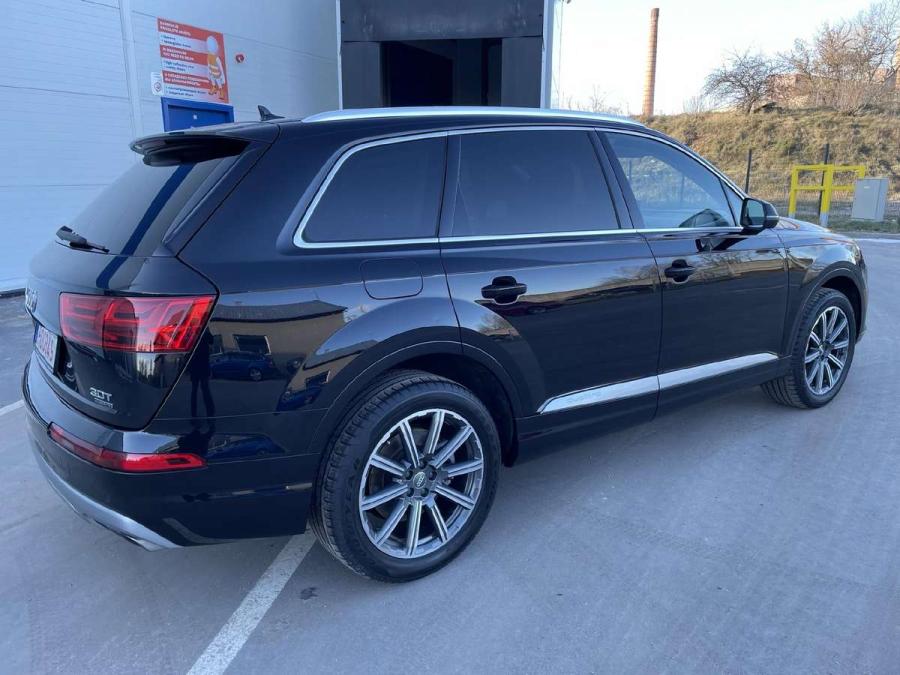 Black Audi Q7 2017 in Vilnius, with an engine capacity of 3.00 L and mileage of 140 thousand km for 22999 €, photo 6 on AUTOMOTO.COM.LV