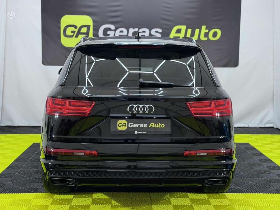 Black Audi Q7 2017 in Vilnius, with an engine capacity of 3.00 L and mileage of 234 thousand km for 23150 €, photo 5 on AUTOMOTO.COM.LV
