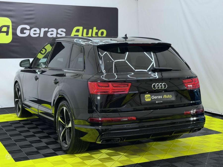Black Audi Q7 2017 in Vilnius, with an engine capacity of 3.00 L and mileage of 234 thousand km for 23150 €, photo 6 on AUTOMOTO.COM.LV