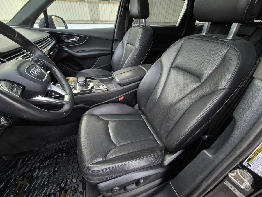 Black Audi Q7 2017 in Vilnius, with an engine capacity of 3.00 L and mileage of 183 thousand km for 19600 €, photo 12 on AUTOMOTO.COM.LV