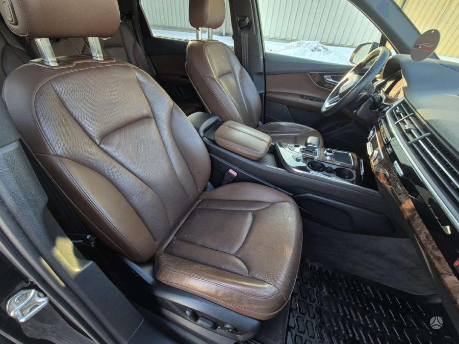Black Audi Q7 2017 in Vilnius, with an engine capacity of 3.00 L and mileage of 230 thousand km for 19700 €, photo 16 on AUTOMOTO.COM.LV