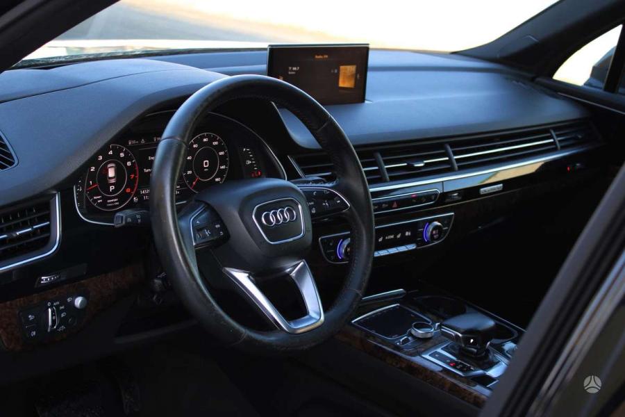 Black Audi Q7 2017 in Vilnius, with an engine capacity of 3.00 L and mileage of 230 thousand km for 19700 €, photo 21 on AUTOMOTO.COM.LV