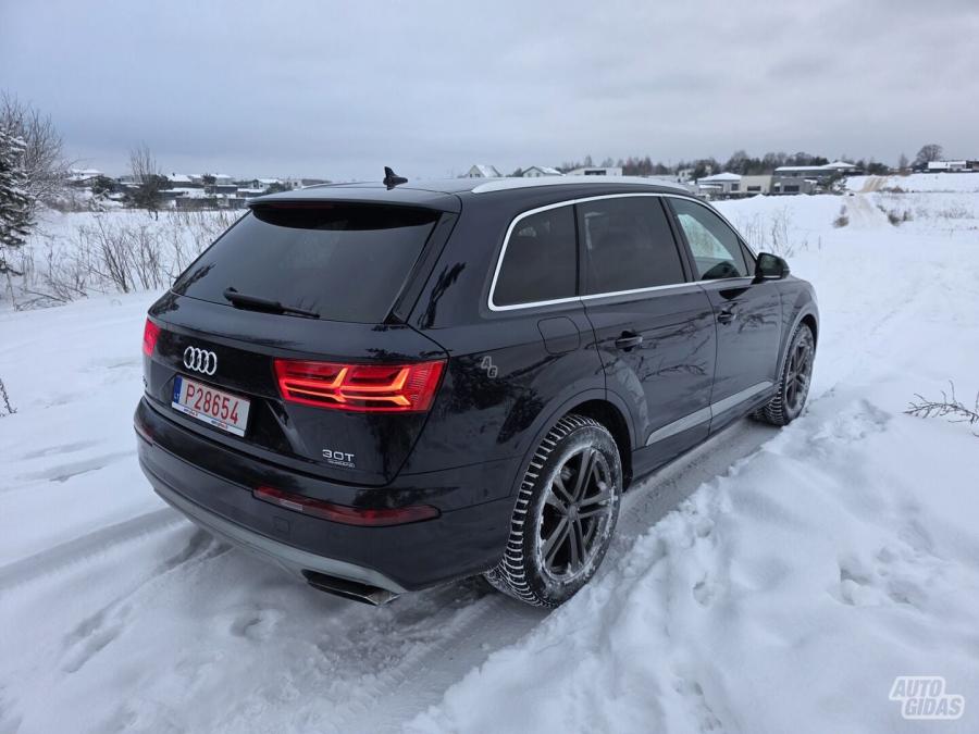 Black Audi Q7 2017 in Vilnius, with an engine capacity of 3.00 L and mileage of 224 thousand km for 18300 €, photo 5 on AUTOMOTO.COM.LV