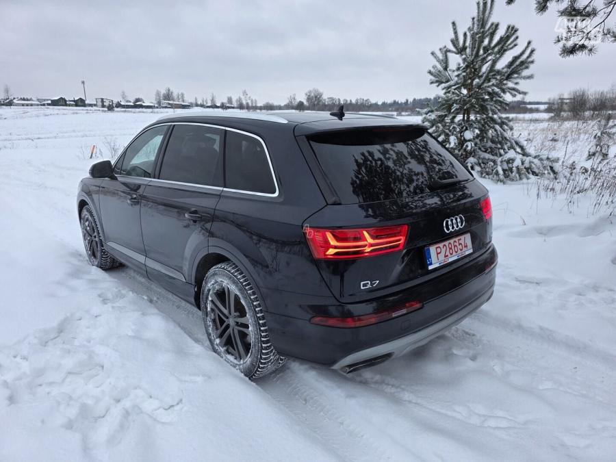 Black Audi Q7 2017 in Vilnius, with an engine capacity of 3.00 L and mileage of 224 thousand km for 18300 €, photo 7 on AUTOMOTO.COM.LV