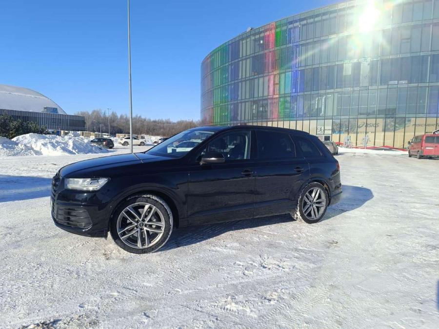 Black Audi Q7 2017 in Siauliai, with an engine capacity of 3.00 L and mileage of 130 thousand km for 26900 €, photo 3 on AUTOMOTO.COM.LV