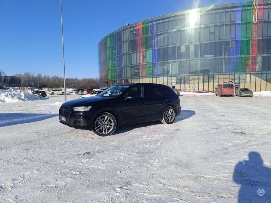 Black Audi Q7 2017 in Siauliai, with an engine capacity of 3.00 L and mileage of 130 thousand km for 26900 €, photo 4 on AUTOMOTO.COM.LV