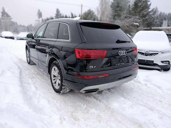 Black Audi Q7 2017 in Ukmerge, with an engine capacity of 3.00 L and mileage of 305 thousand km for 19900 €, photo 4 on AUTOMOTO.COM.LV