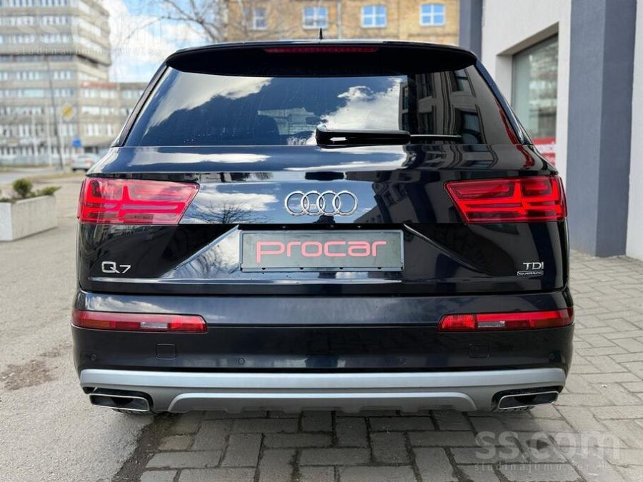 Black Audi Q7 2017 in Riga, with an engine capacity of 3.00 L and mileage of 206 thousand km for 19950 €, photo 4 on AUTOMOTO.COM.LV