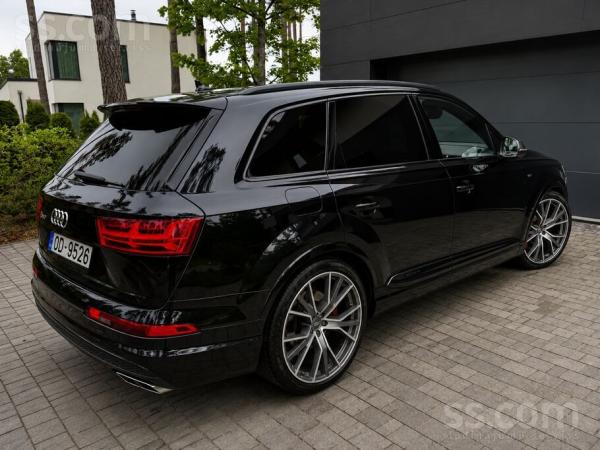 Black Audi Q7 2017 in Riga, with an engine capacity of 4.00 L and mileage of 211 thousand km for 34555 €, photo 5 on AUTOMOTO.COM.LV