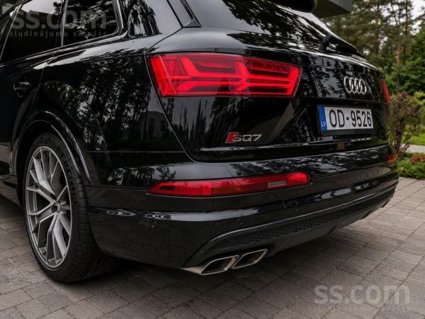 Black Audi Q7 2017 in Riga, with an engine capacity of 4.00 L and mileage of 211 thousand km for 34555 €, photo 8 on AUTOMOTO.COM.LV