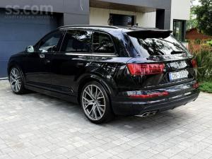 Black Audi Q7 2017 in Riga, with an engine capacity of 4.00 L and mileage of 211 thousand km for 34555 €, photo 4 on AUTOMOTO.COM.LV