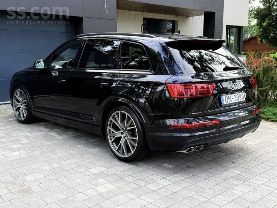 Black Audi Q7 2017 in Riga, with an engine capacity of 4.00 L and mileage of 211 thousand km for 34555 €, photo 4 on AUTOMOTO.COM.LV