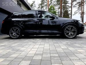 Black Audi Q7 2017 in Riga, with an engine capacity of 4.00 L and mileage of 211 thousand km for 34555 €, photo 8 on AUTOMOTO.COM.LV