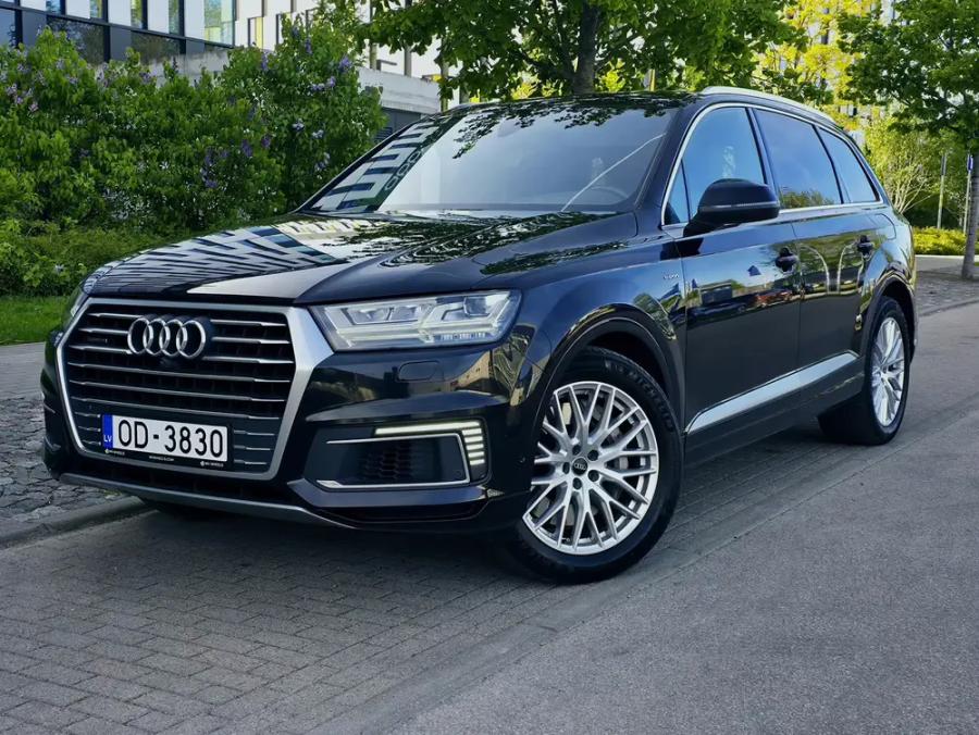 Black Audi Q7 2017 in Riga, with an engine capacity of 3.00 L and mileage of 297 thousand km for 22790 €, photo 1 on AUTOMOTO.COM.LV